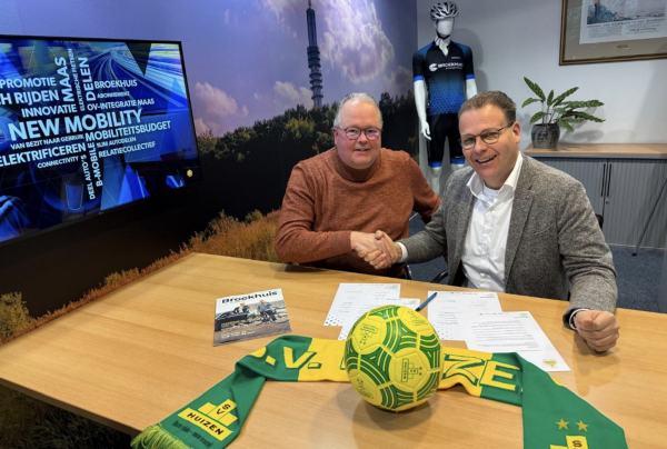 Broekhuis Hilversum sponsort s.v. Huizen - s.v. Huizen